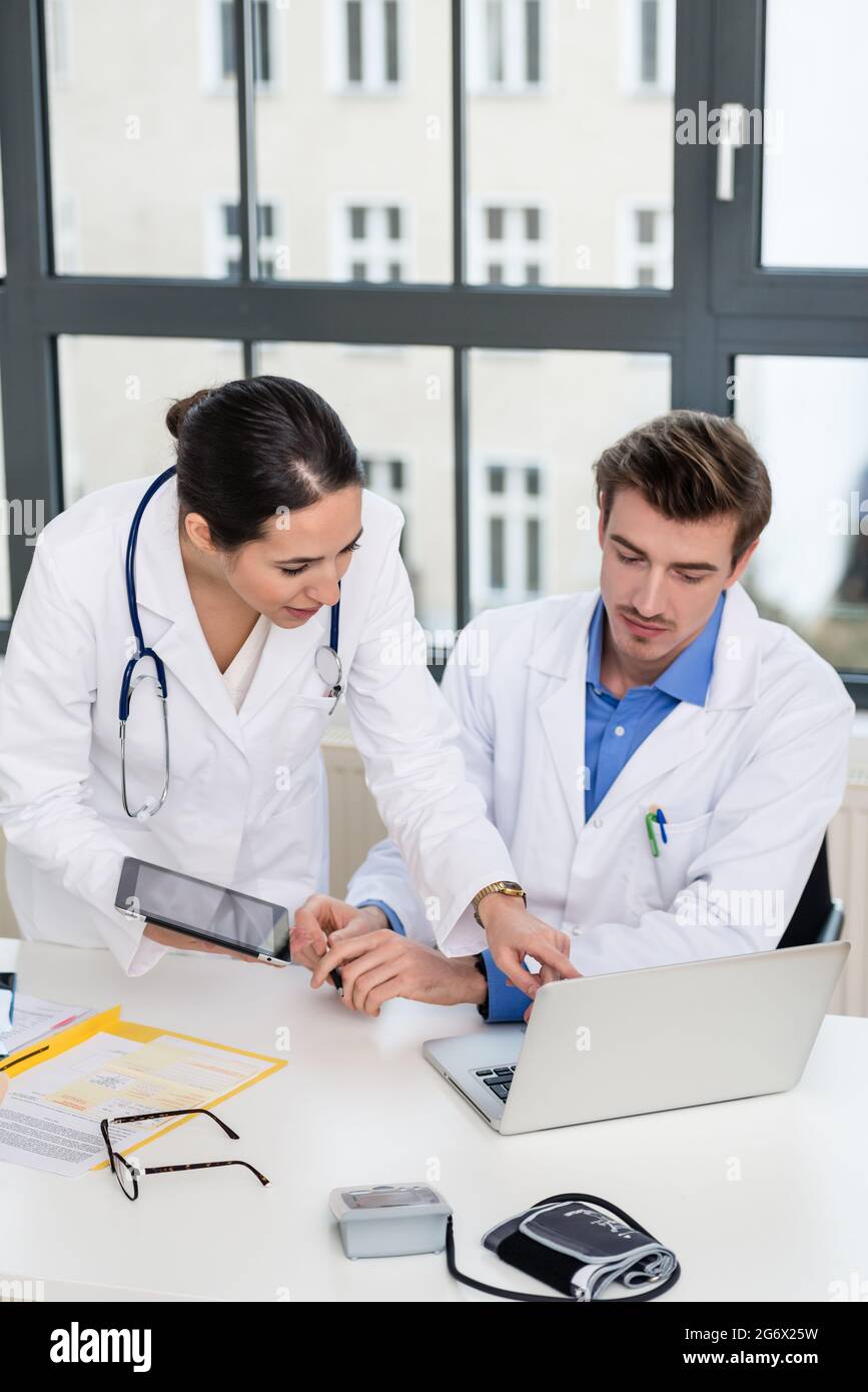 Asking experienced colleague hi-res stock photography and images - Alamy