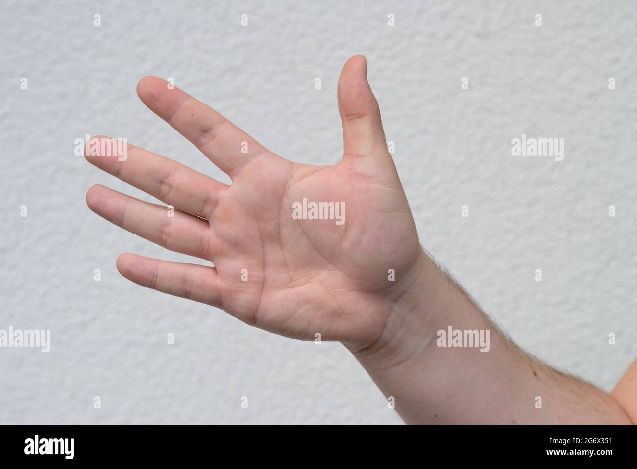 Open hand showing five fingers hi-res stock photography and images - Alamy