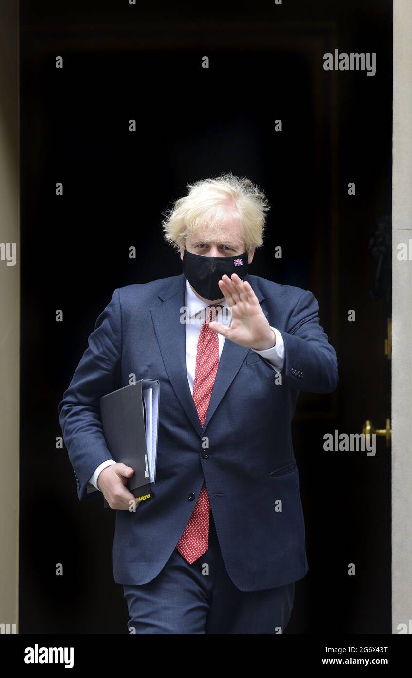 Boris johnson waving flag hi-res stock photography and images - Alamy