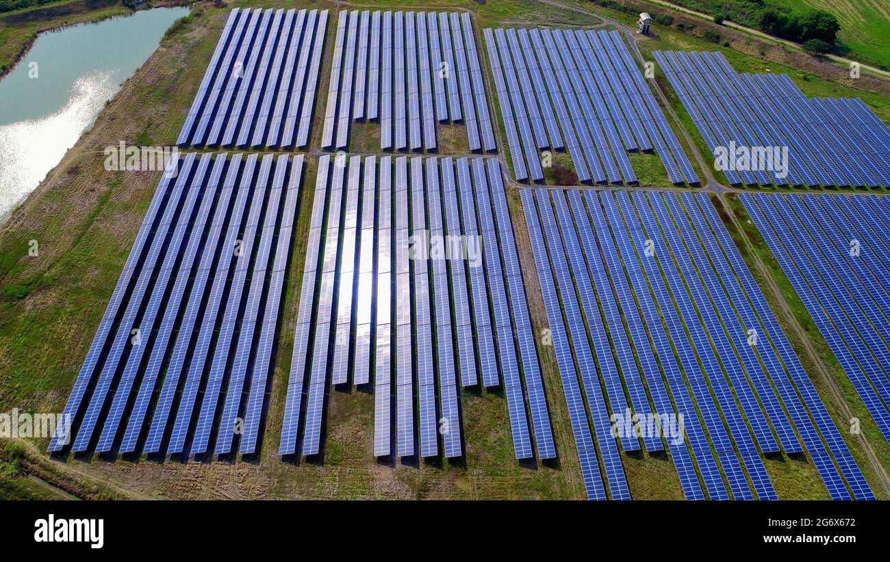 Solar cell farm power plant hi-res stock photography and images - Alamy