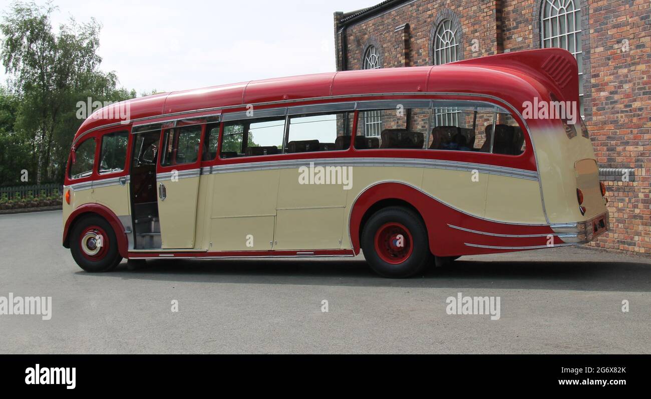 A Classic Vintage Style Holiday Diesel Coach Bus Stock Photo - Alamy