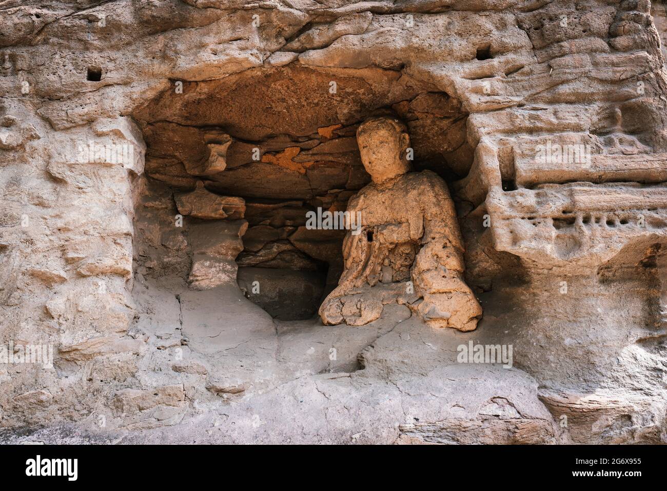 Buddhist Caves and Sculptures in Yungang Grottoes, Shanxi, China Stock ...