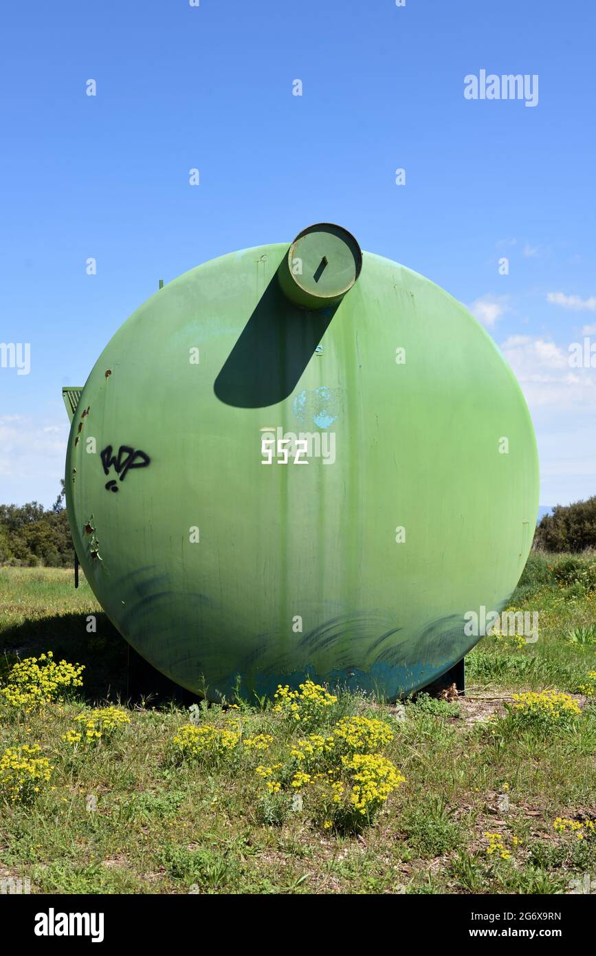 Round end tank hi-res stock photography and images - Alamy