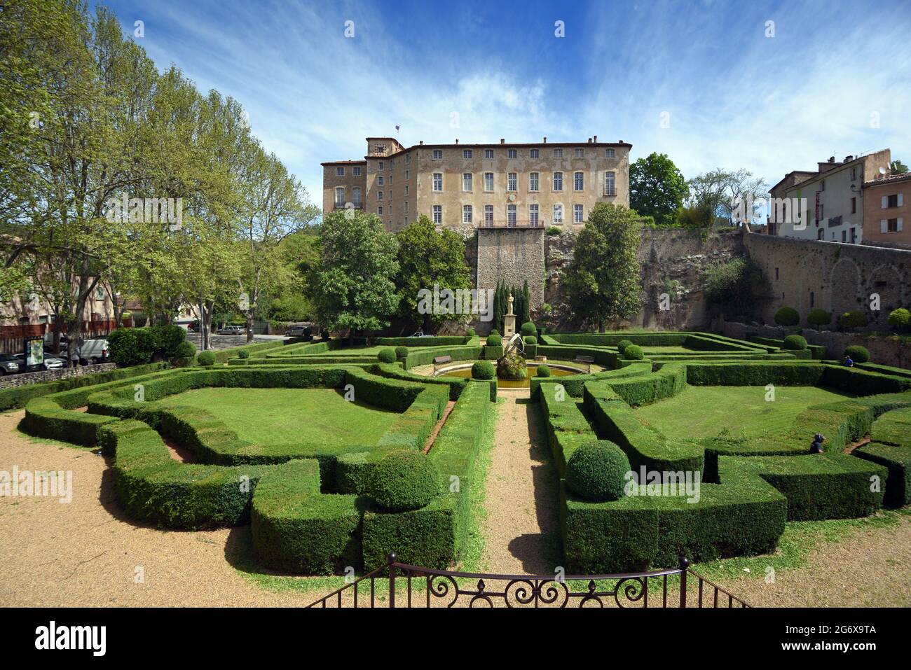 Formal French Garden designed by Le Notre with Geometric Boxwood Hedges ...