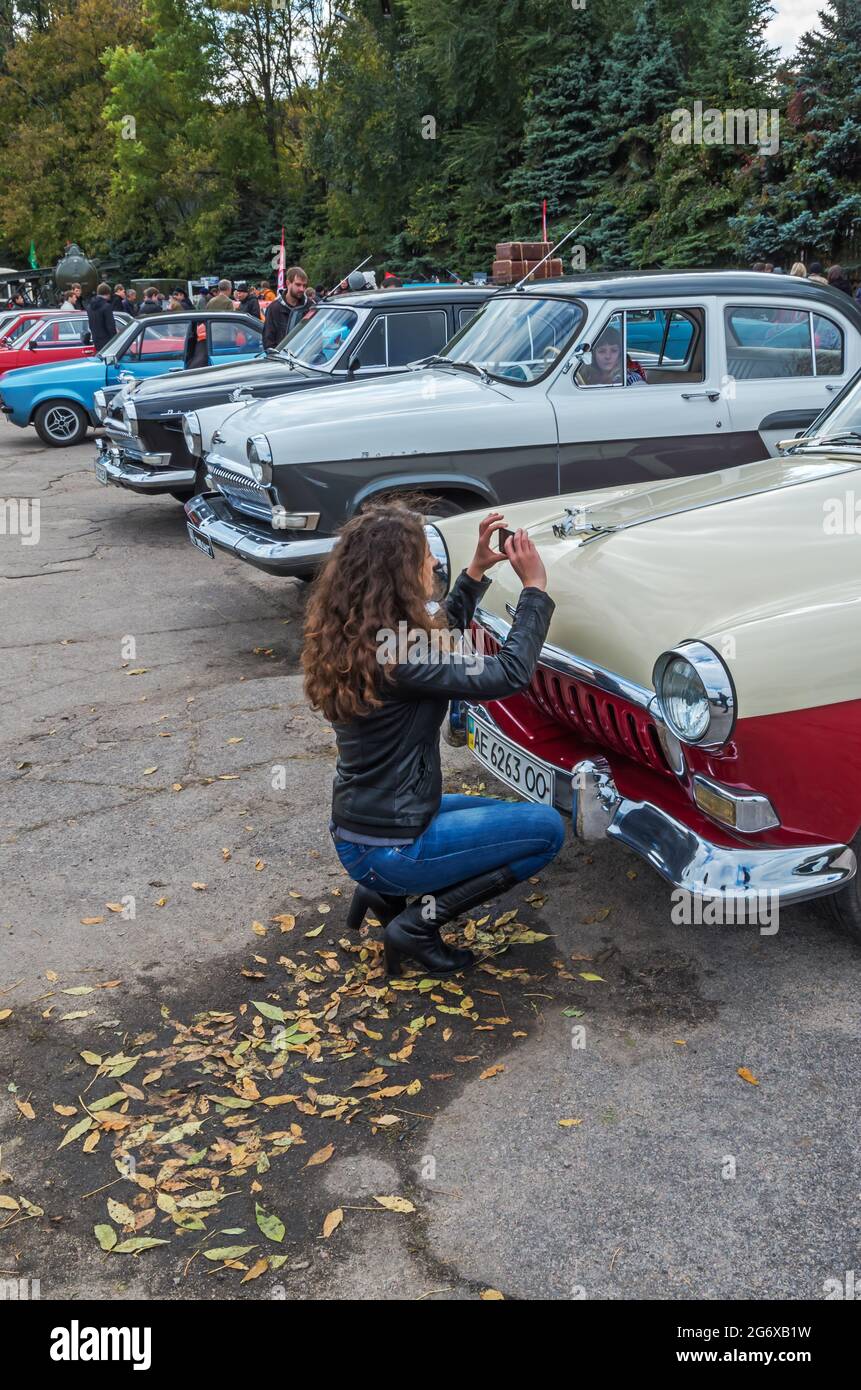 Classic car smart phone hi-res stock photography and images - Alamy
