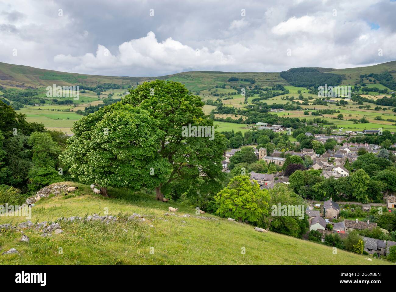 The village of Castleton in the Hope Valley, Peak District, Derbyshire ...