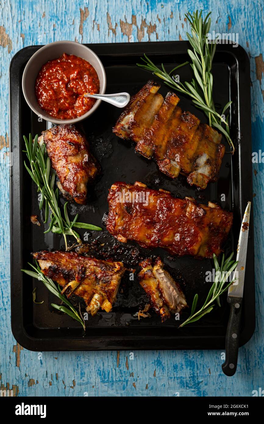 Overhead view of barbecue smoked ribs with sauce Stock Photo - Alamy
