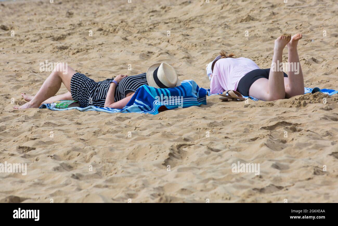 Bournemouth, Dorset UK. 9th July 2021. UK weather: lovely warm sunny ...