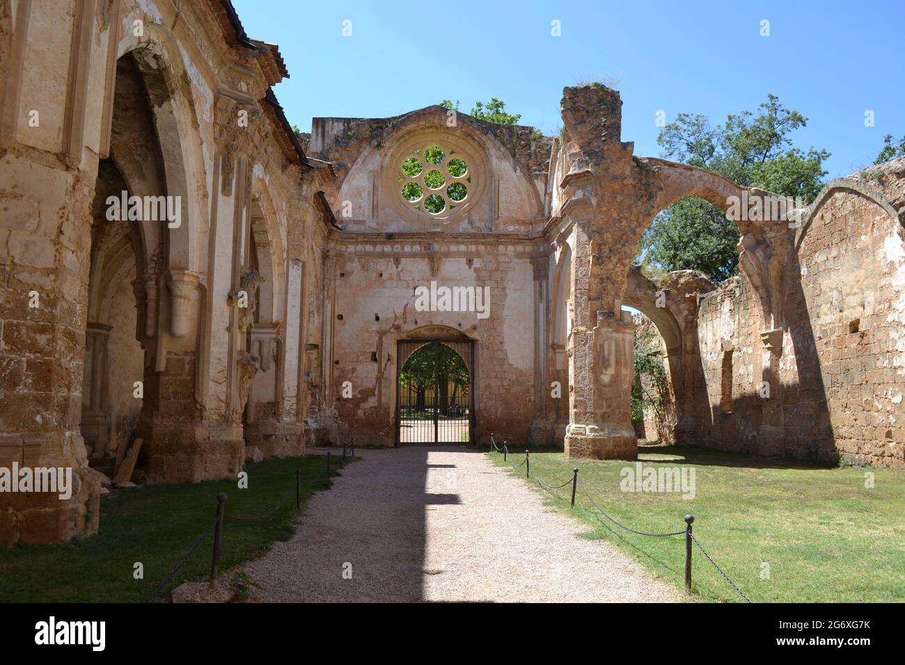 Monasterio medieval hi-res stock photography and images - Alamy