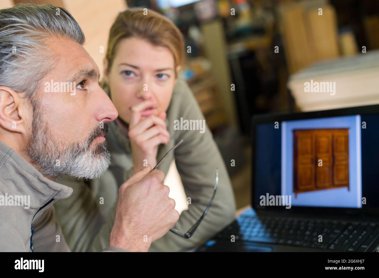 Waiting for reply hi-res stock photography and images - Alamy