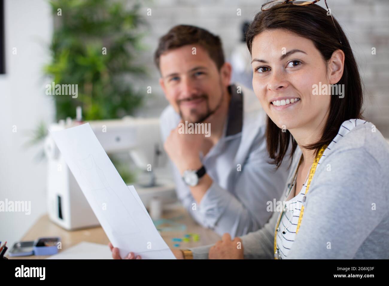 Fashion designers using sewing hi-res stock photography and images - Alamy