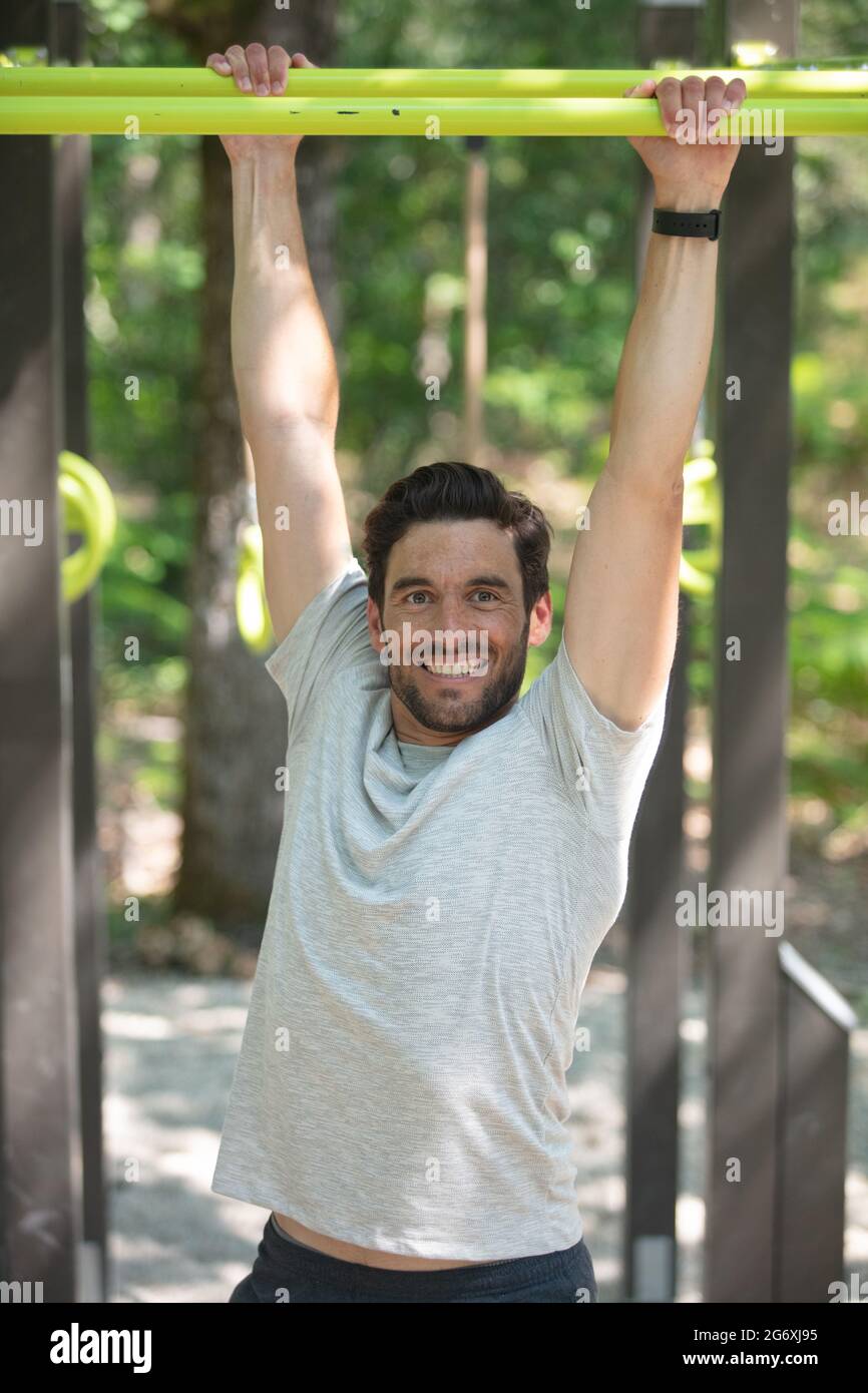 Male athlete doing dips hi-res stock photography and images - Alamy