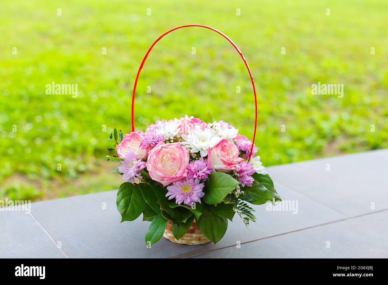 Empty flower basket hi-res stock photography and images - Alamy