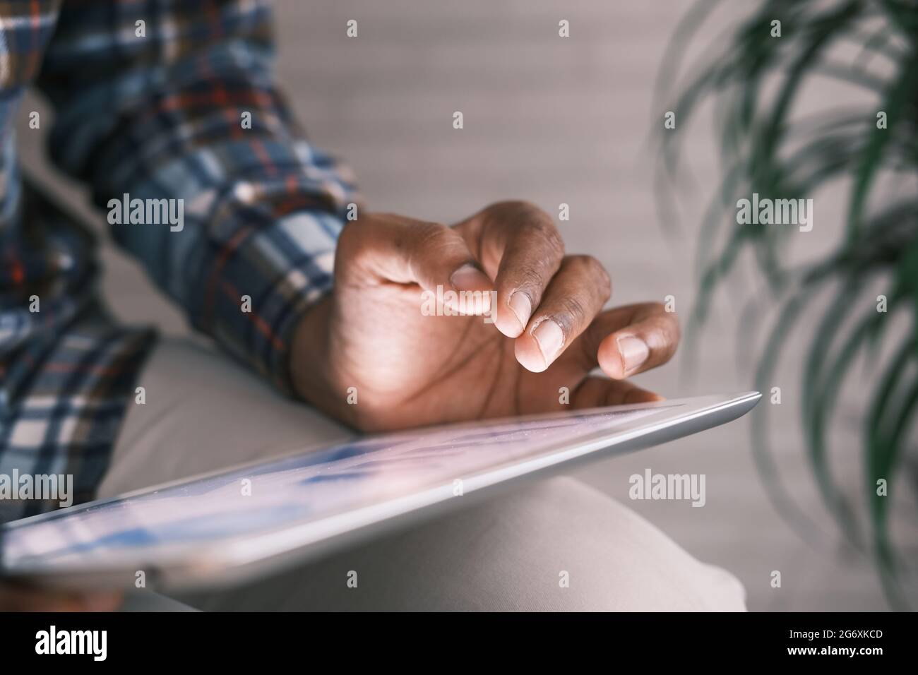 Mans hand holding digital hi-res stock photography and images - Alamy