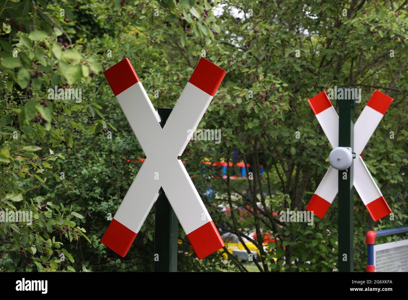 Give way railway warning sign hi-res stock photography and images - Alamy