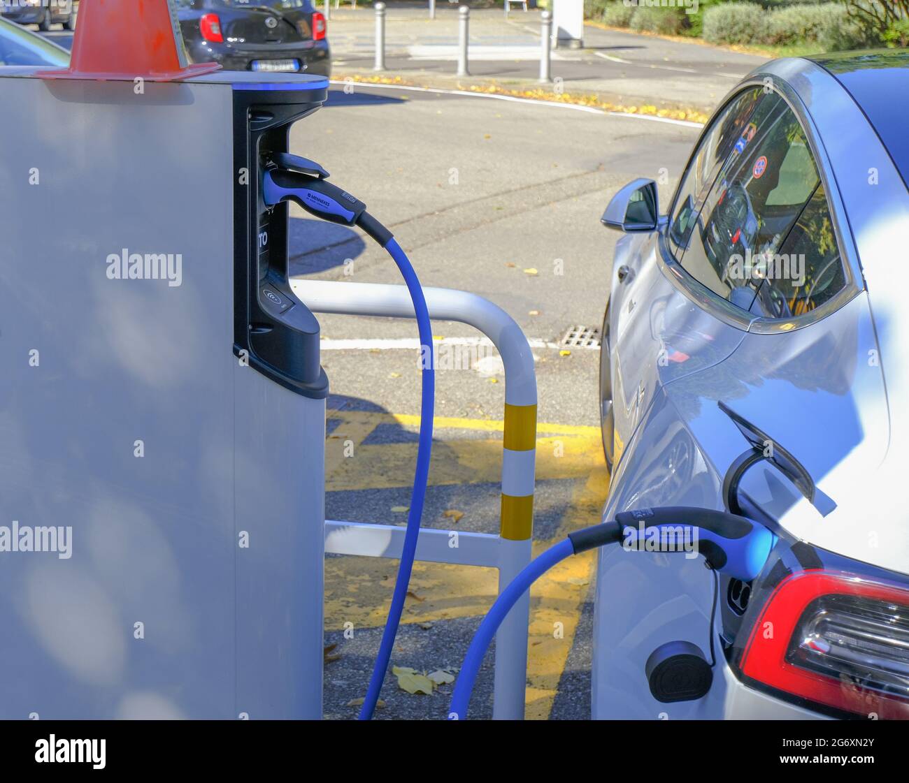 Electric vehicle supply equipment hi-res stock photography and images ...