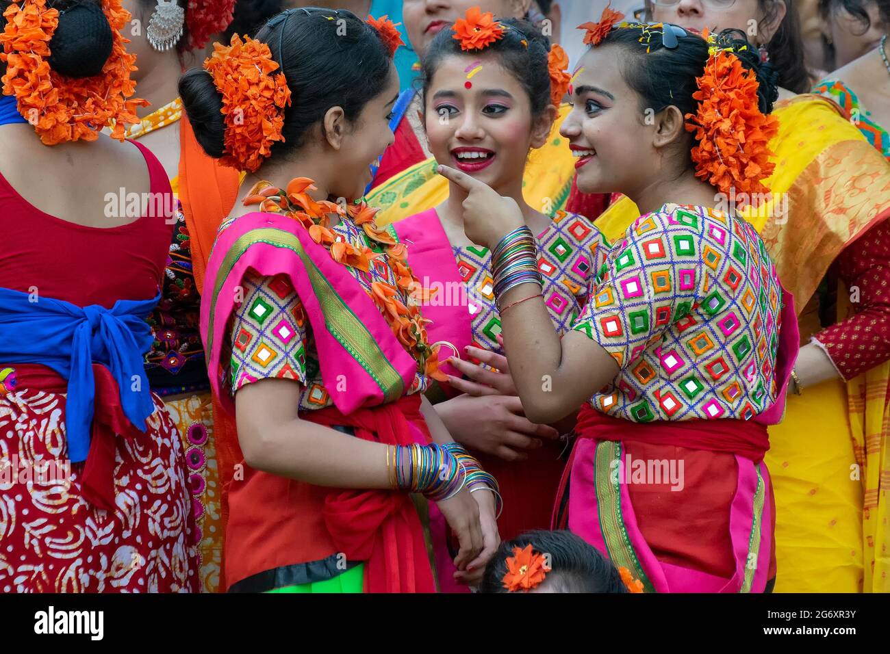 Indian women chat hi-res stock photography and images - Alamy