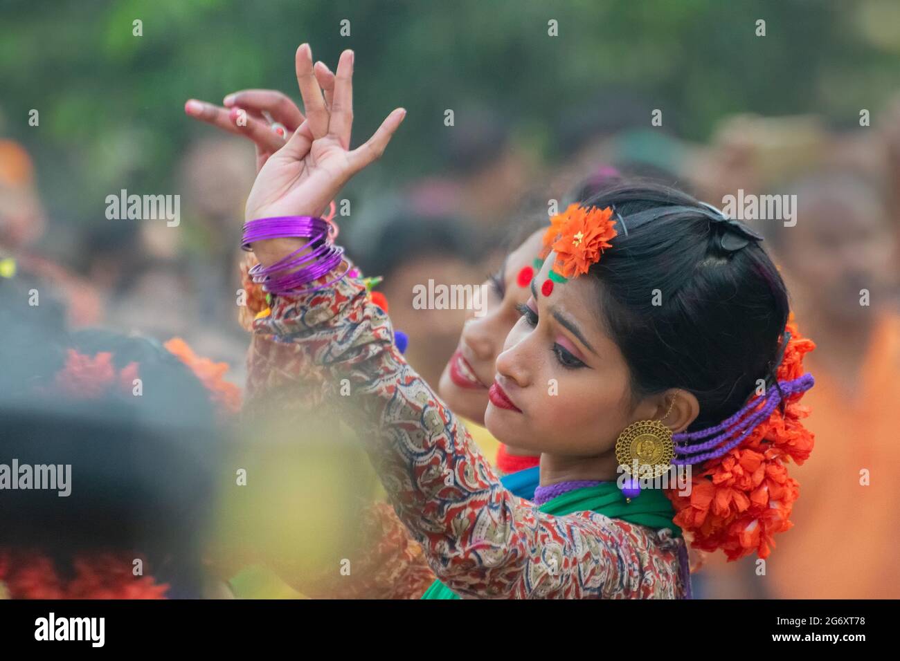 Kolkata, India - 1st March, 2018 : Girl dancers dressed in sari ...