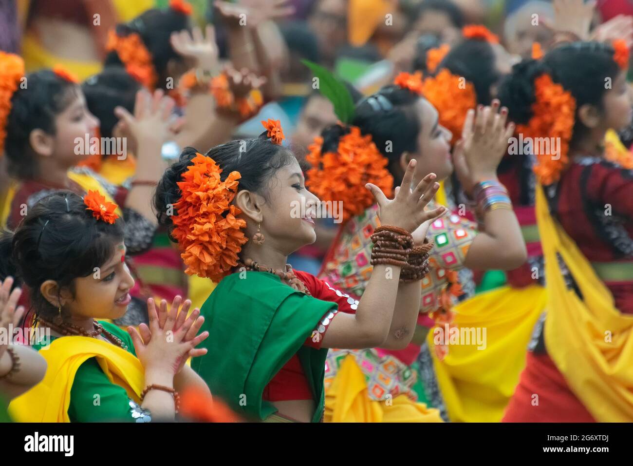 KOLKATA, INDIA - MARCH 1, 2018 : Dancing poses of bengali girl dancers ...