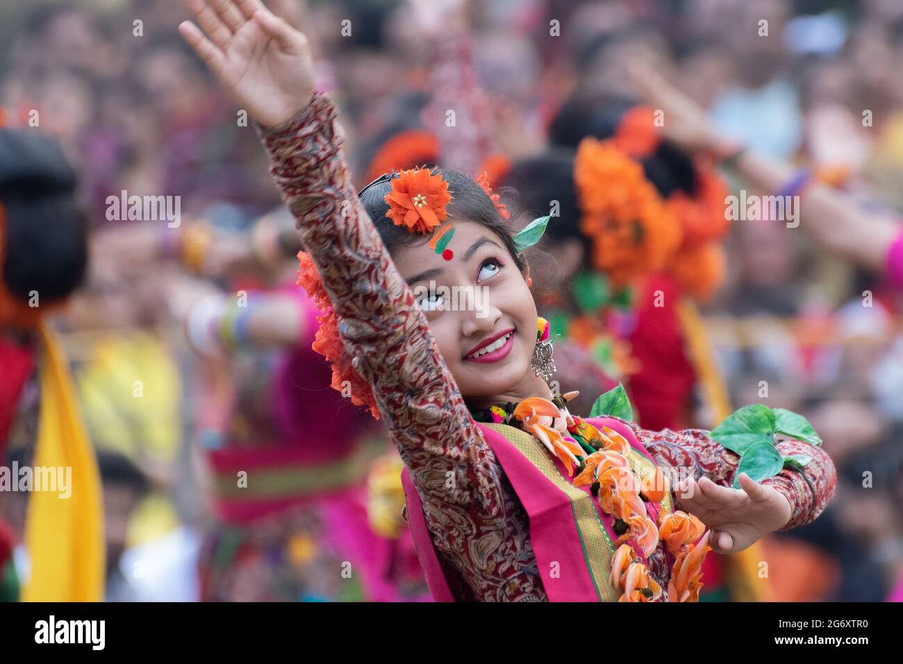 KOLKATA, INDIA - MARCH 1, 2018 : Dancing poses of girl dancers ...