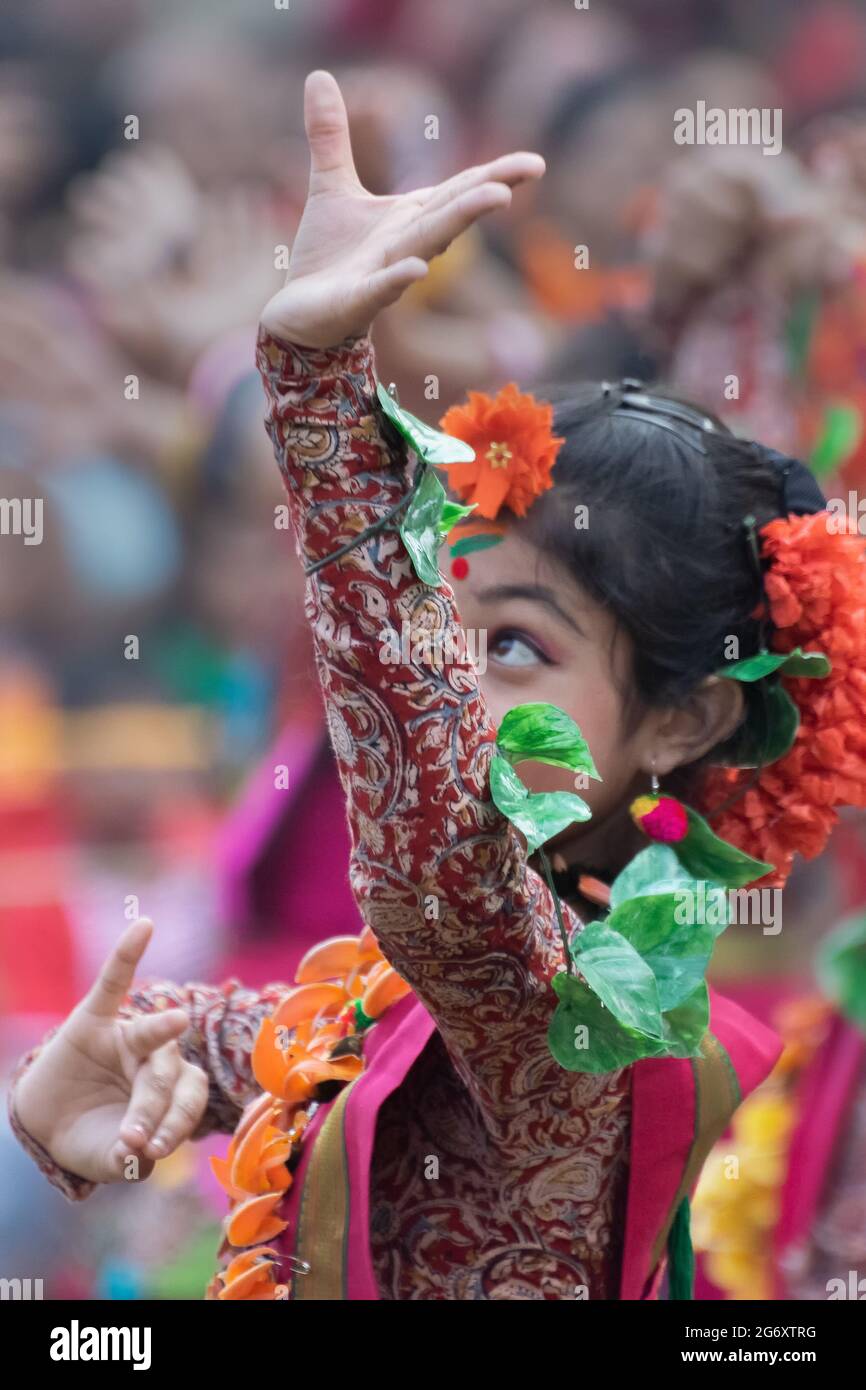KOLKATA, INDIA - MARCH 1, 2018 : Dancing poses of girl dancers ...
