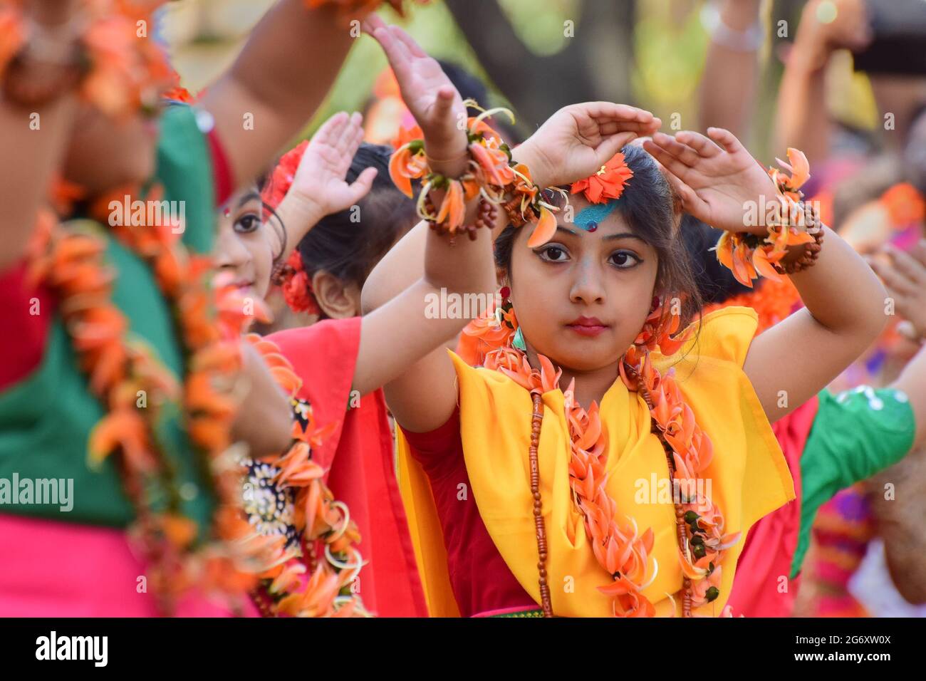 Celebrating holi festival kolkata hi-res stock photography and images ...
