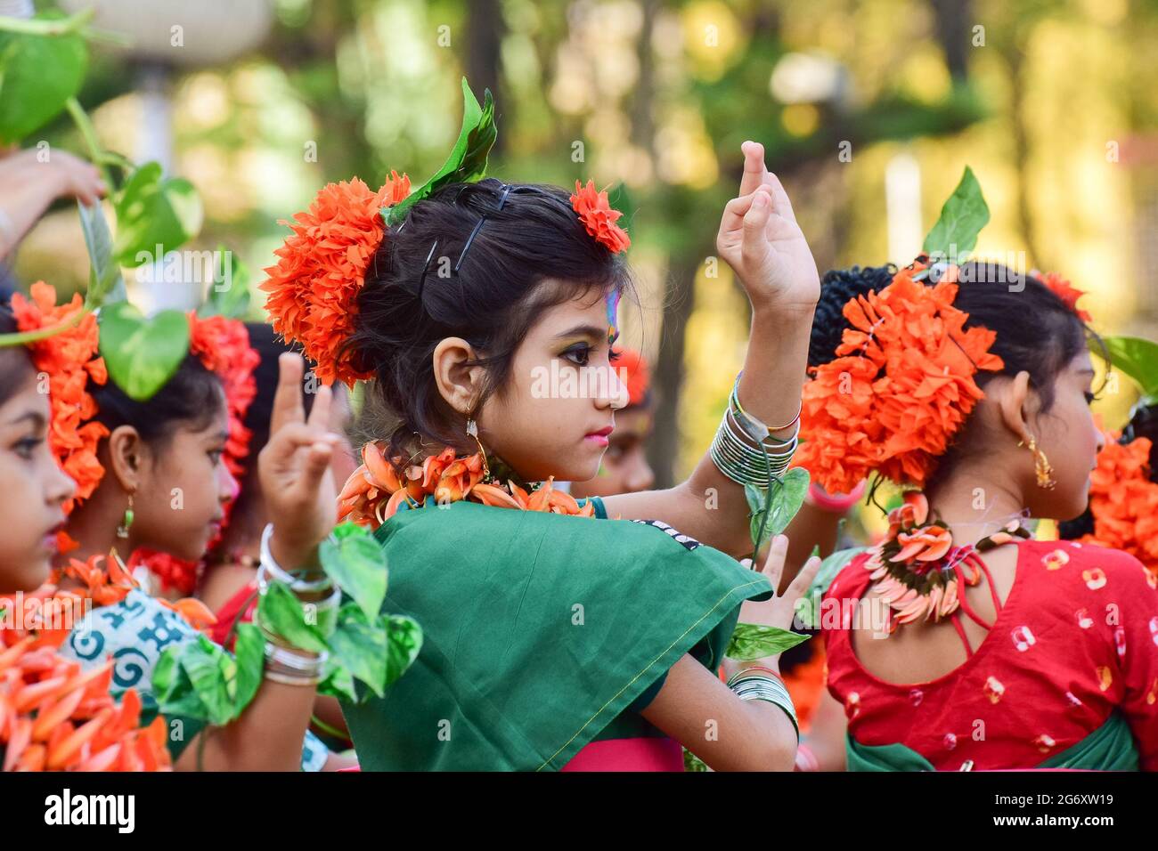 Asian team of 5 hi-res stock photography and images - Alamy