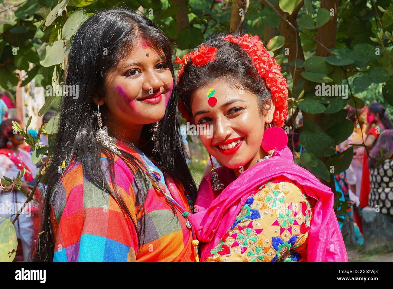 Happy smiling bengali girl hi-res stock photography and images - Alamy