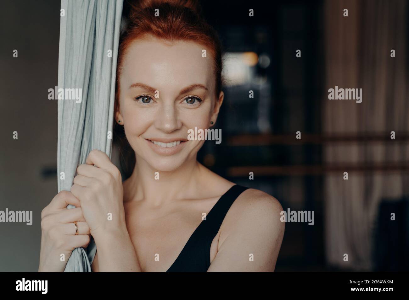 Ginger sling hi-res stock photography and images - Alamy