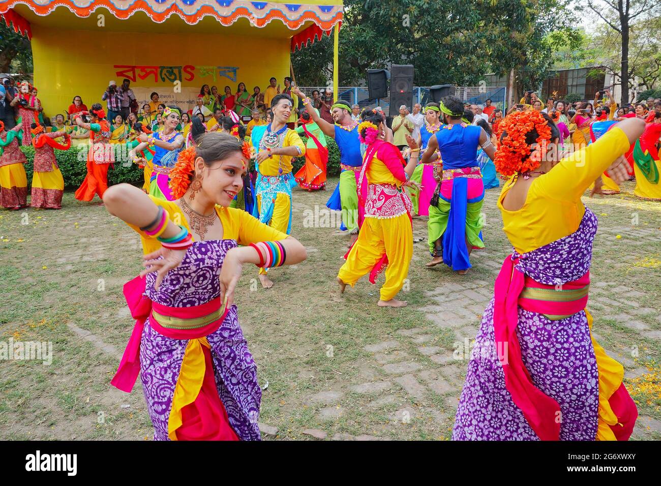 Bengali girls hi-res stock photography and images - Alamy