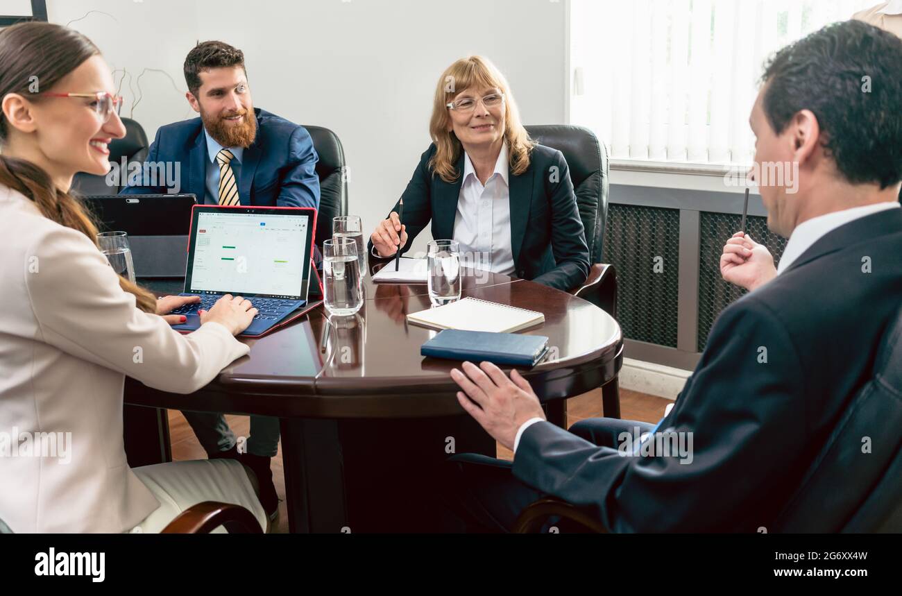 Board of directors meeting table hi-res stock photography and images ...