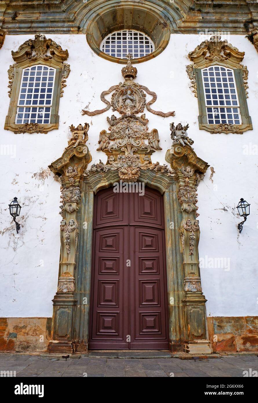 Portico colonial hi-res stock photography and images - Alamy