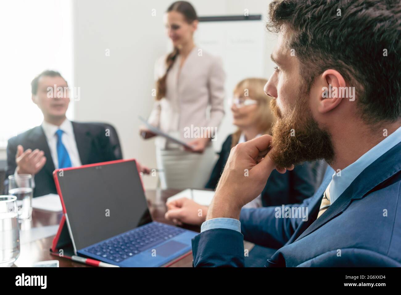 Problem solving meeting hi-res stock photography and images - Alamy
