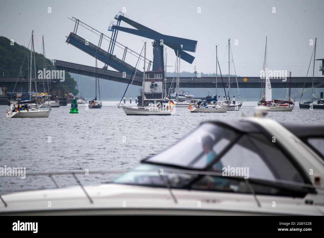 Stralsund, Germany. 09th July, 2021. Ships wait for the bridge train to ...