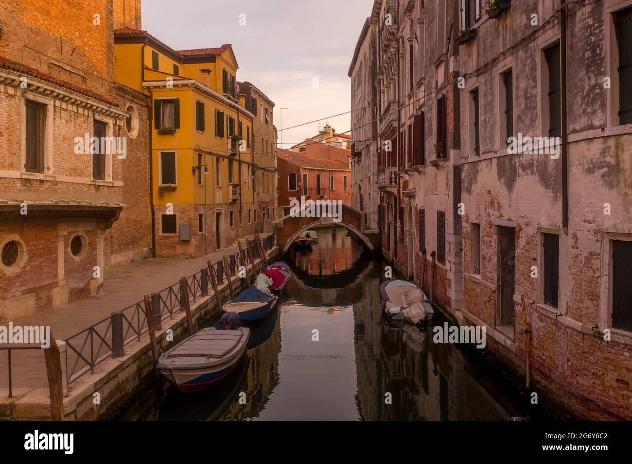 Empty canal in Venice in 2021 Stock Photo - Alamy