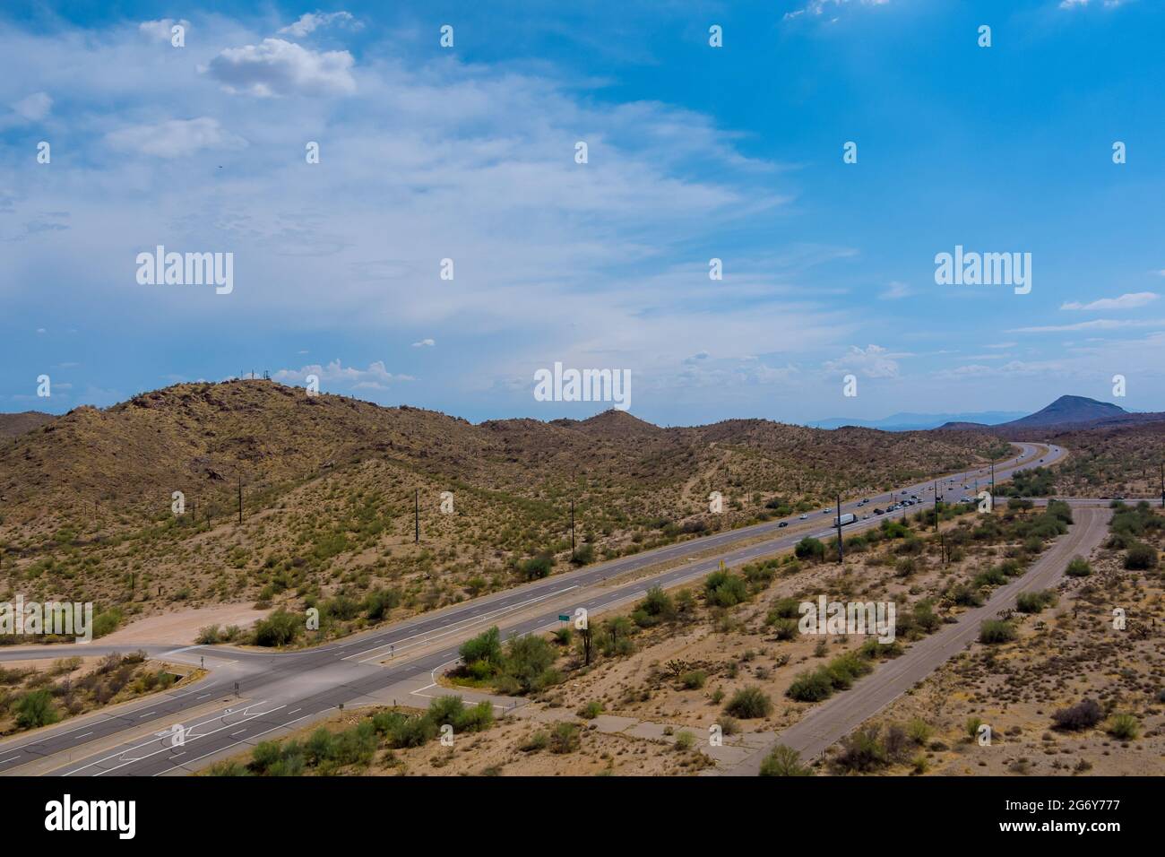 Highway through high desert hi-res stock photography and images - Alamy