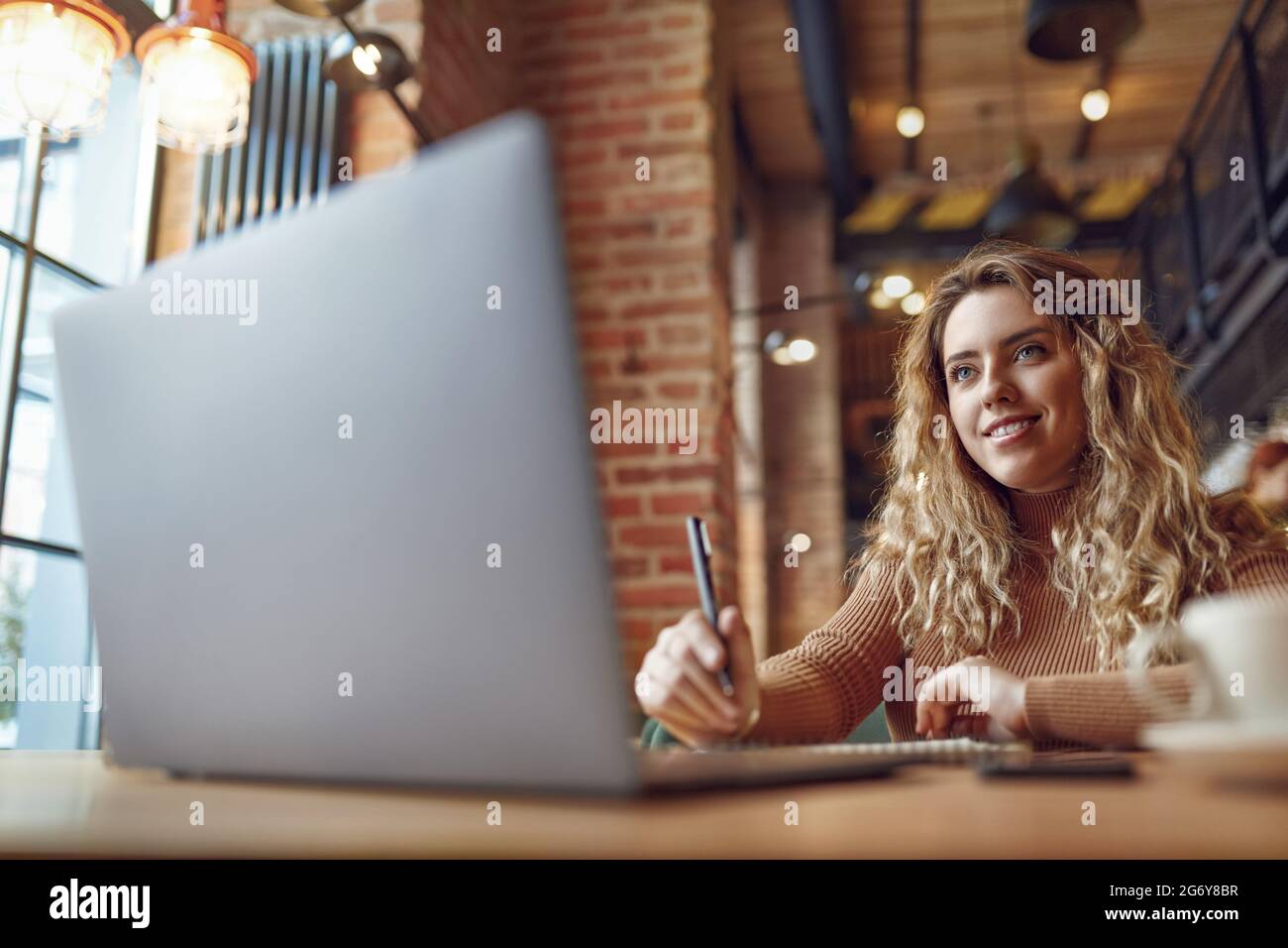 Woman taking notes using hi-res stock photography and images - Alamy