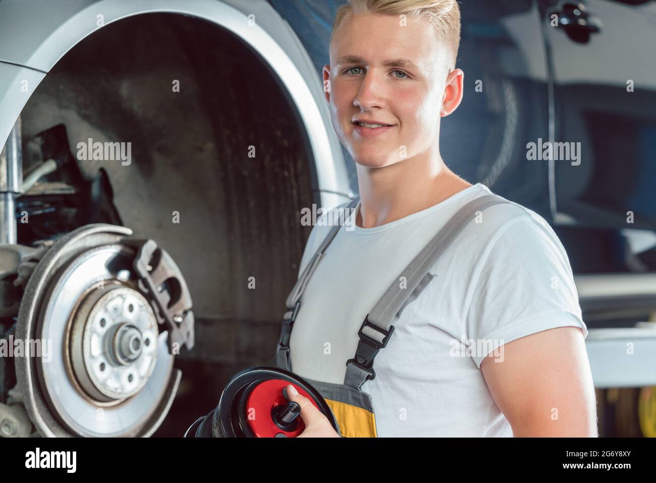 Tuned automobile workshop hi-res stock photography and images - Alamy