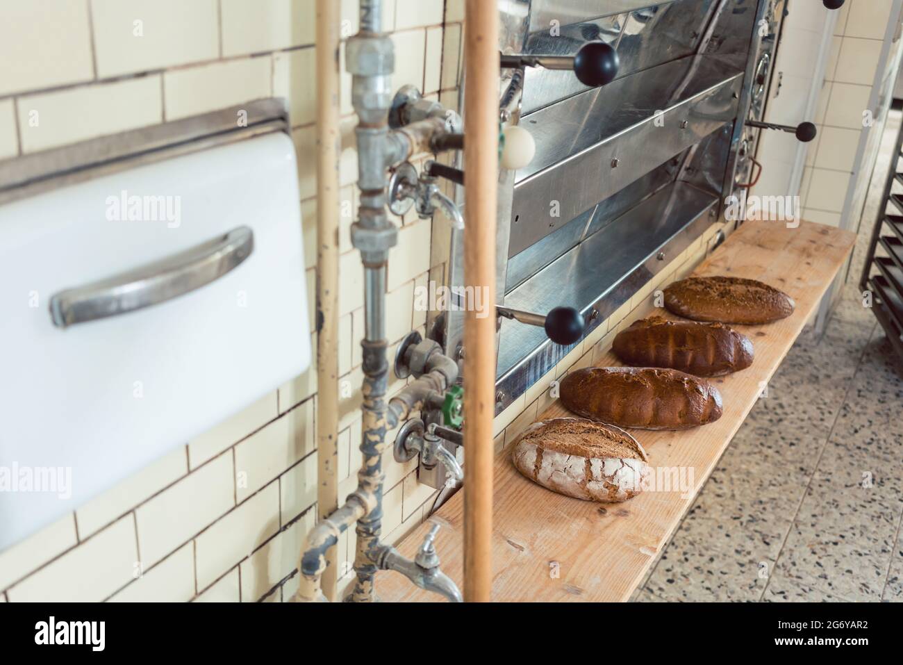 Loafs of bread waiting on shelf in bakery to be sold in the shop Stock ...