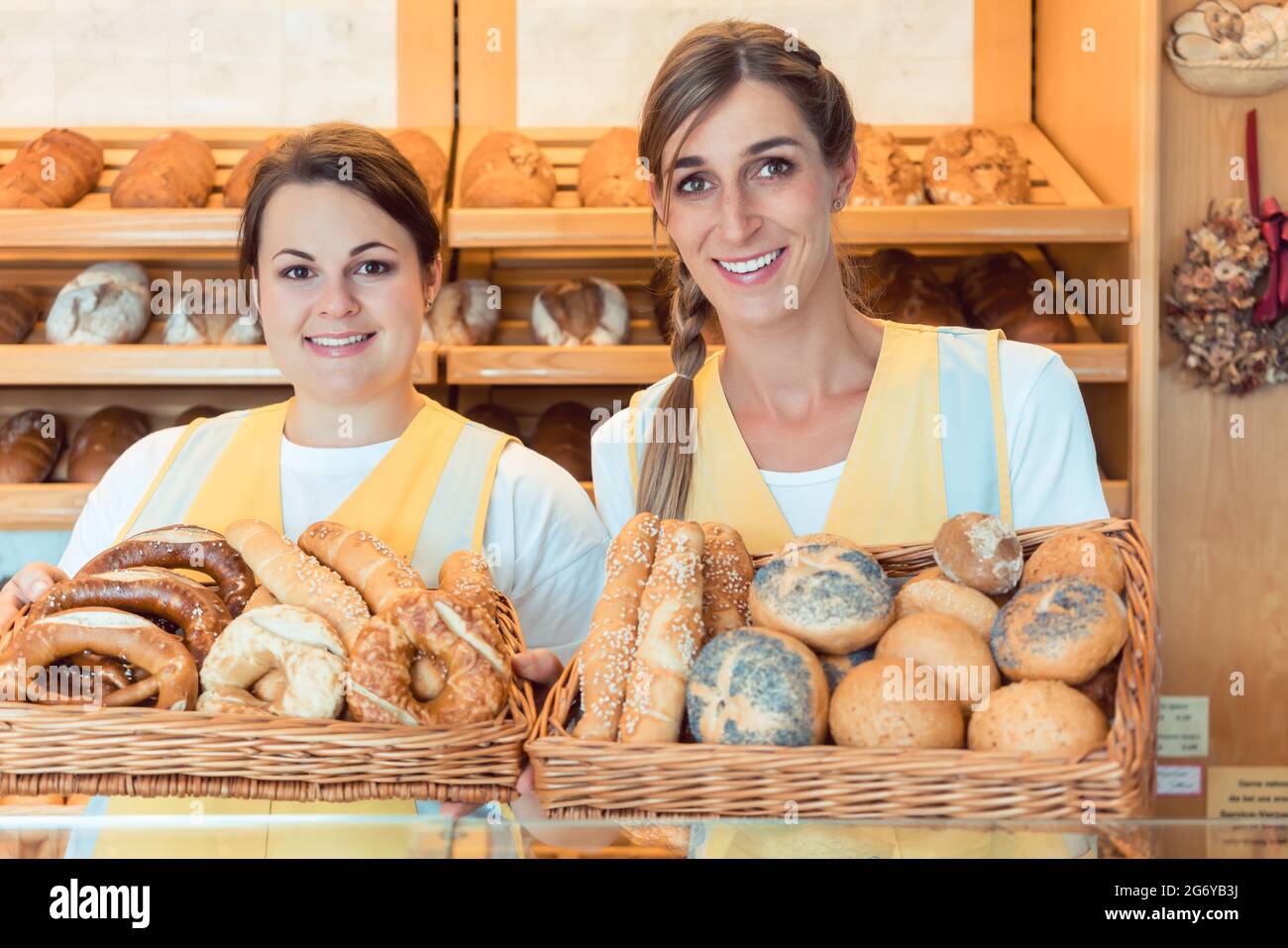 Clerk in bakery hi-res stock photography and images - Alamy