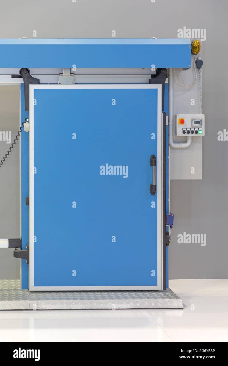 Automatic Fridge Door Food Cold Storage Unit Stock Photo - Alamy