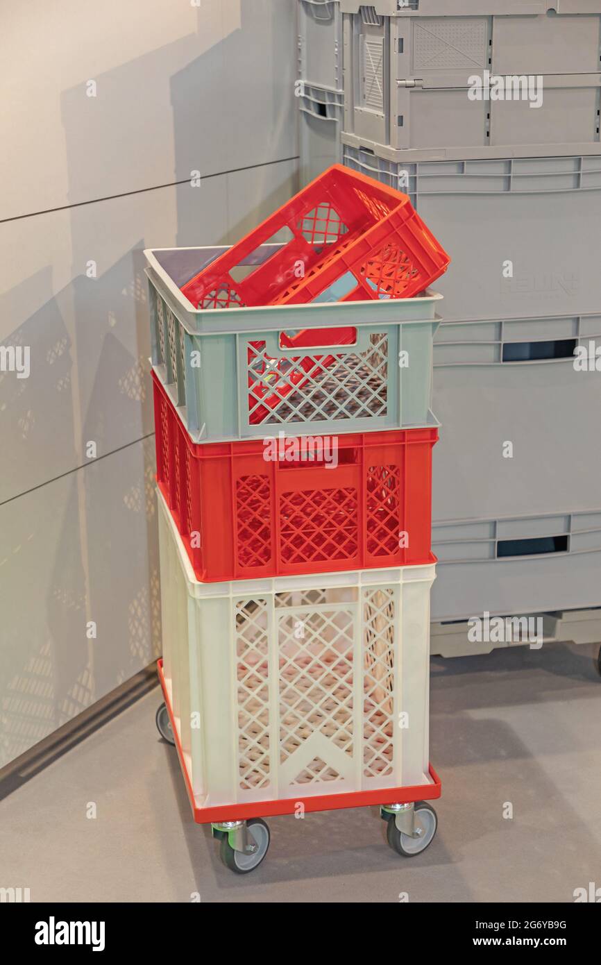 Plastic shipping boxes hi-res stock photography and images - Alamy