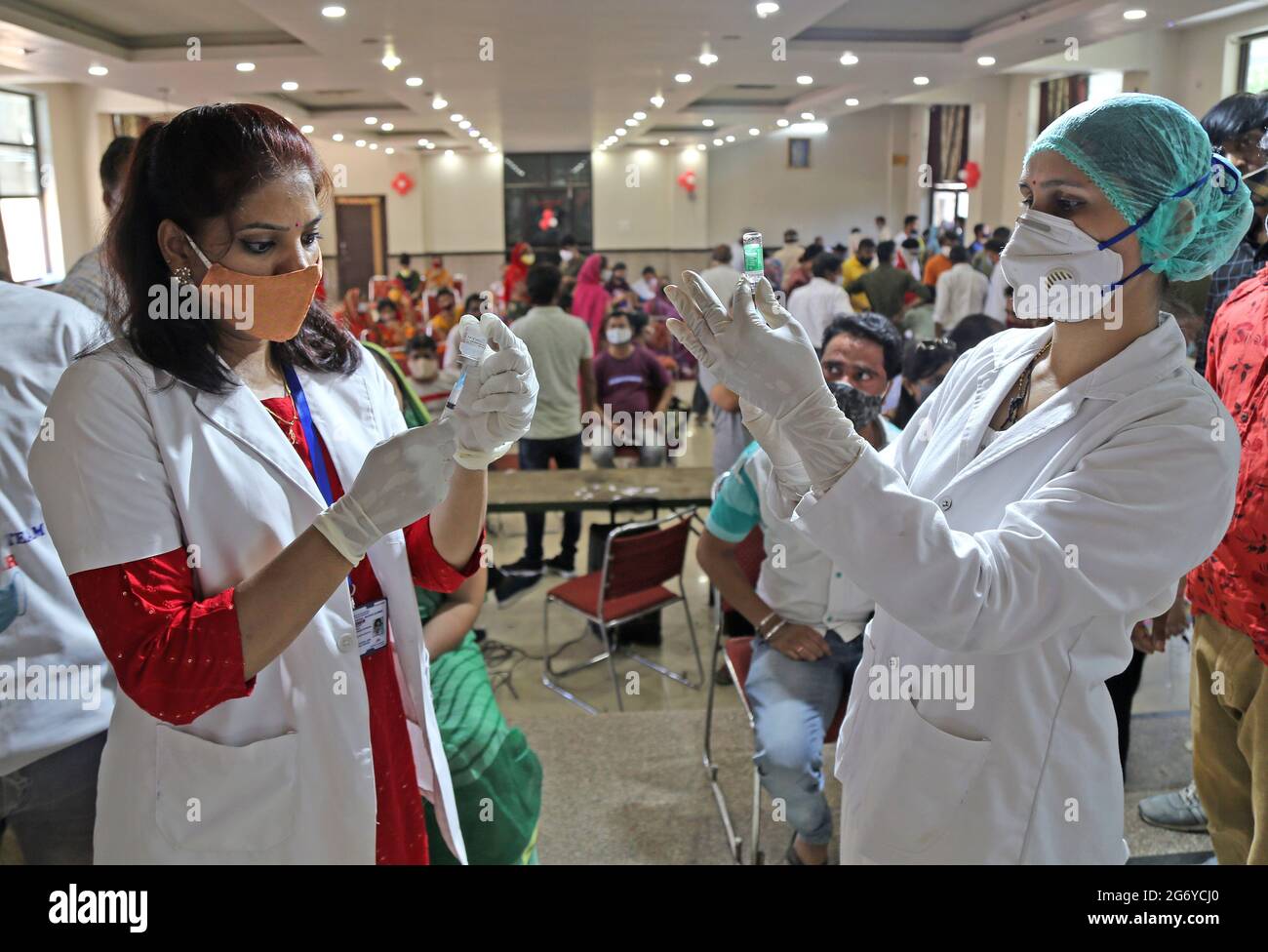 Covishield vaccines hi-res stock photography and images - Alamy