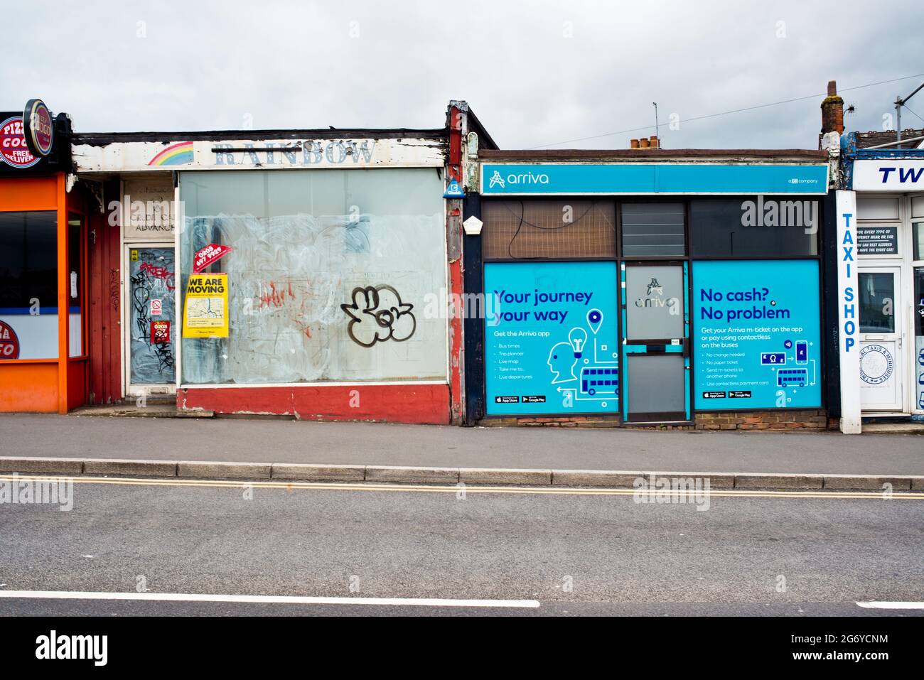 Run down shop fronts hi-res stock photography and images - Alamy