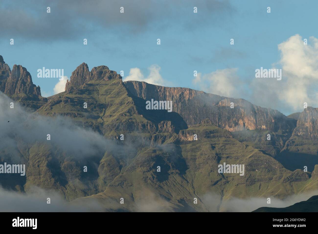 Dragons mountains drakensberg hi-res stock photography and images - Alamy