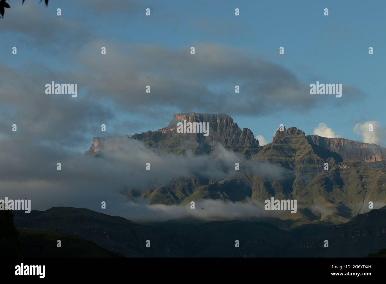 Dragons mountains drakensberg hi-res stock photography and images - Alamy