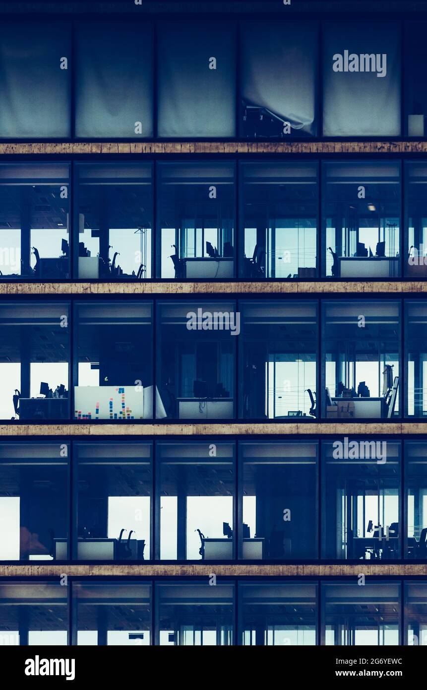 Generic office building glass facade hi-res stock photography and ...