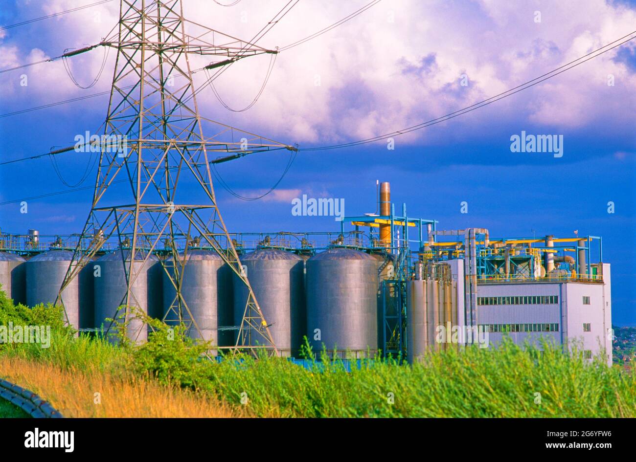 Pylon tanks hi-res stock photography and images - Alamy