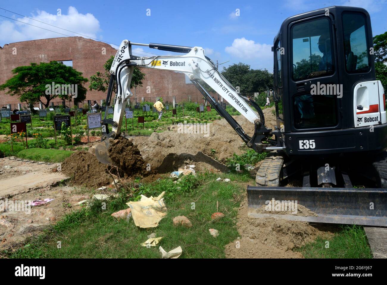 Emergency graves hi-res stock photography and images - Alamy