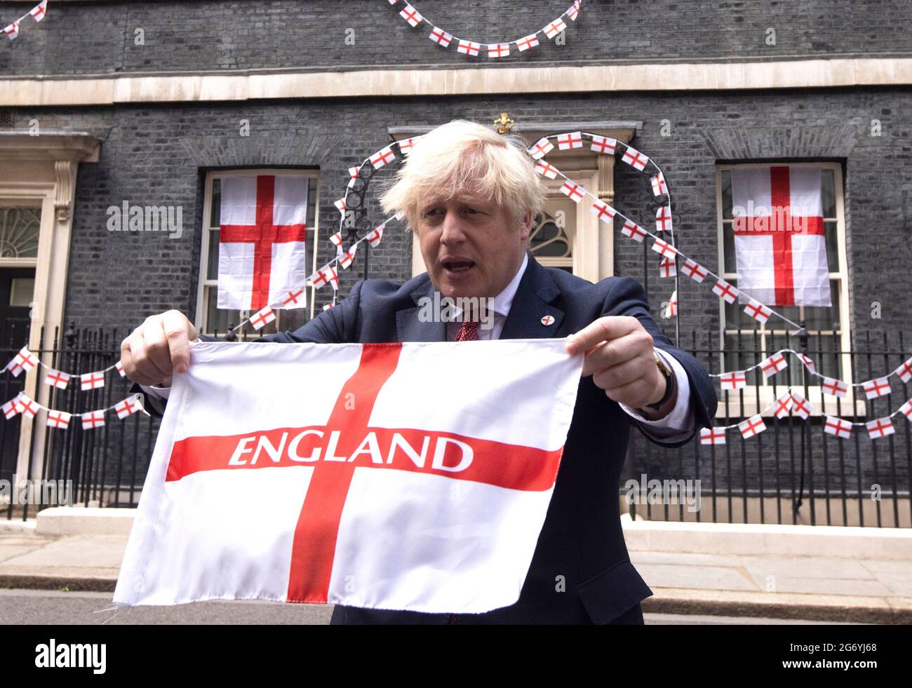 Boris johnson holds flag hi-res stock photography and images - Alamy
